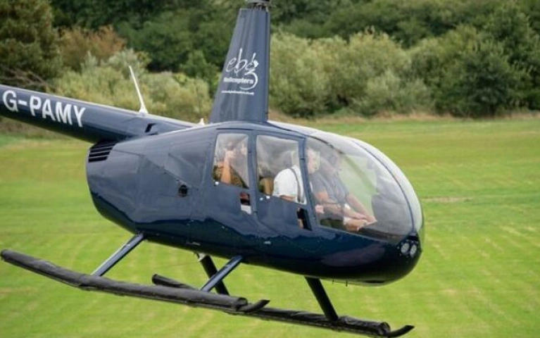 London 35 Minute Champagne Helicopter Tour For Two - Experience Days ...