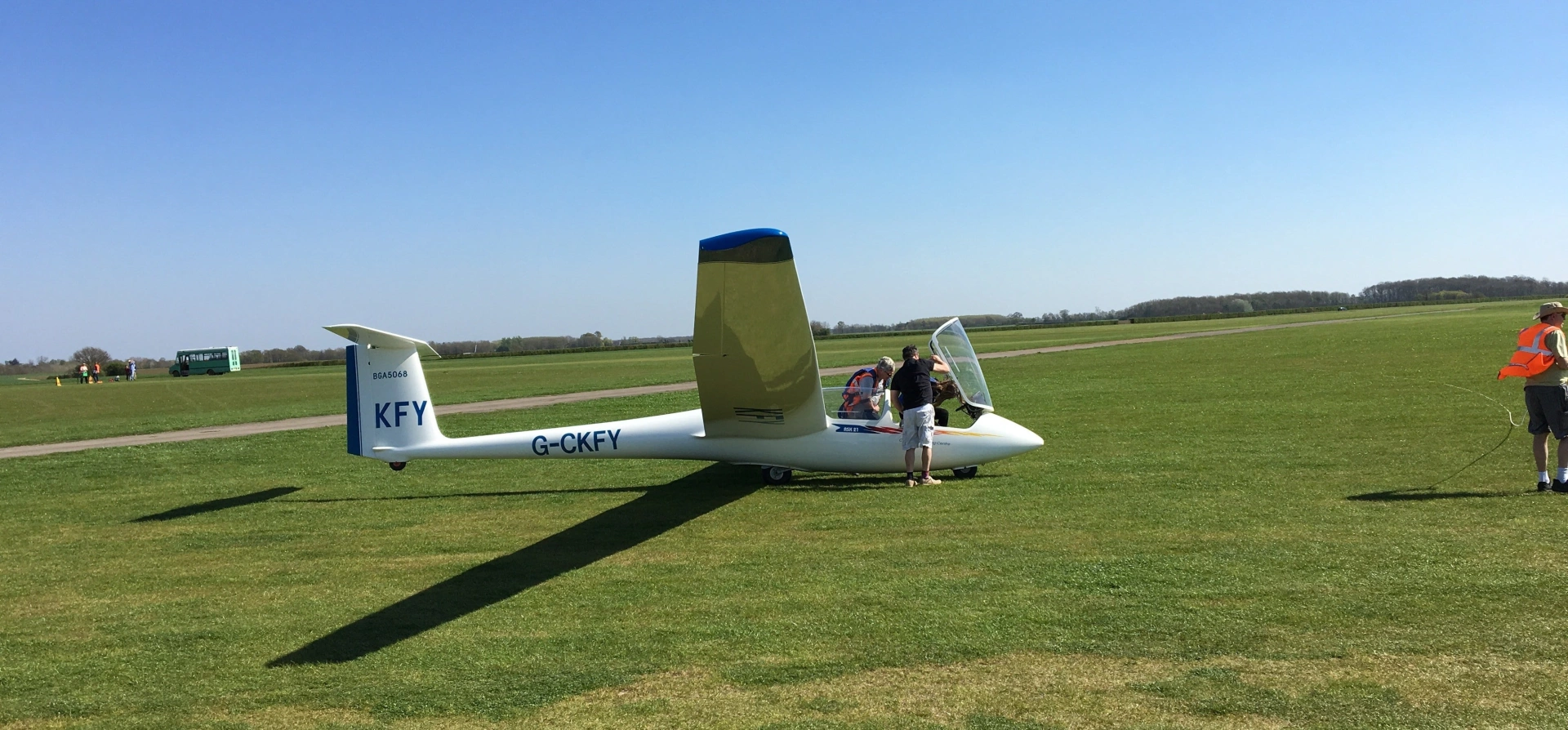 Extended Gliding Experience in Cambridge Experience Days Vouchers ...
