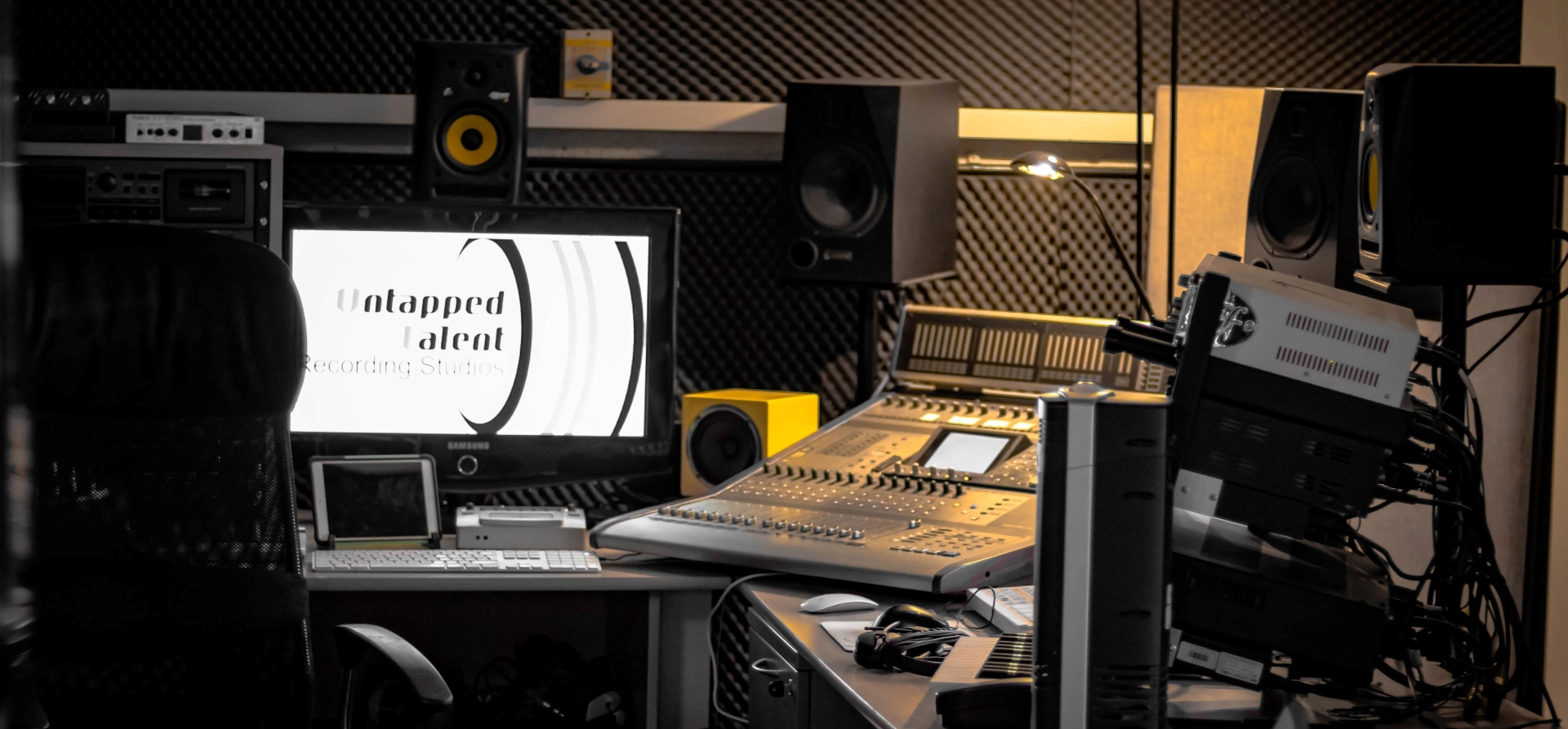 1.5 Hour Recording Studio Experience in Southampton Experience Days ...