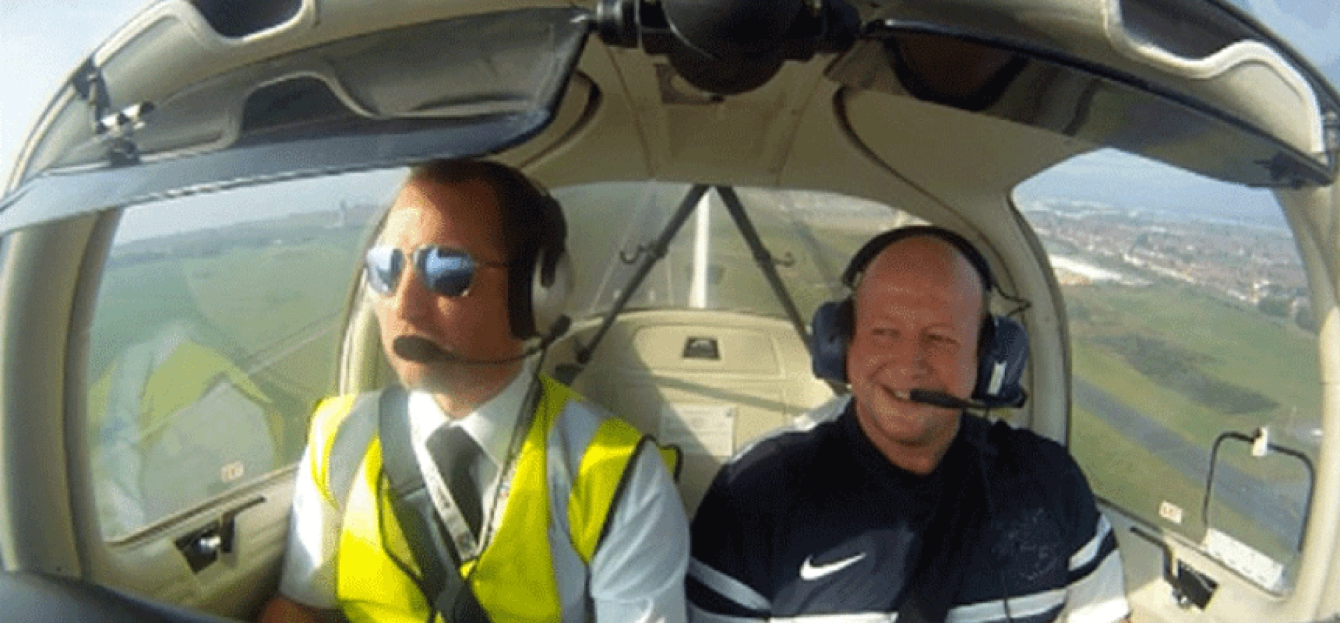 30 Minute Private Flying Lesson Experience Days Vouchers - Experience Days